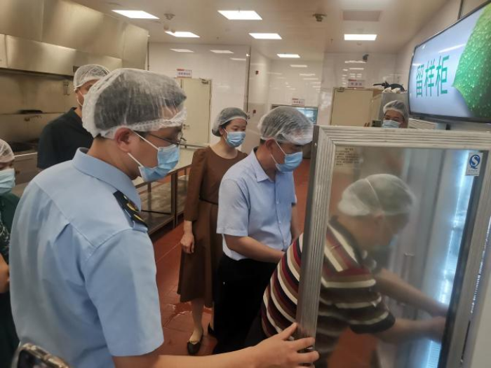 坪地街道开展高考考点学校食堂食品安全专项检查-街道动态-龙岗政府在线